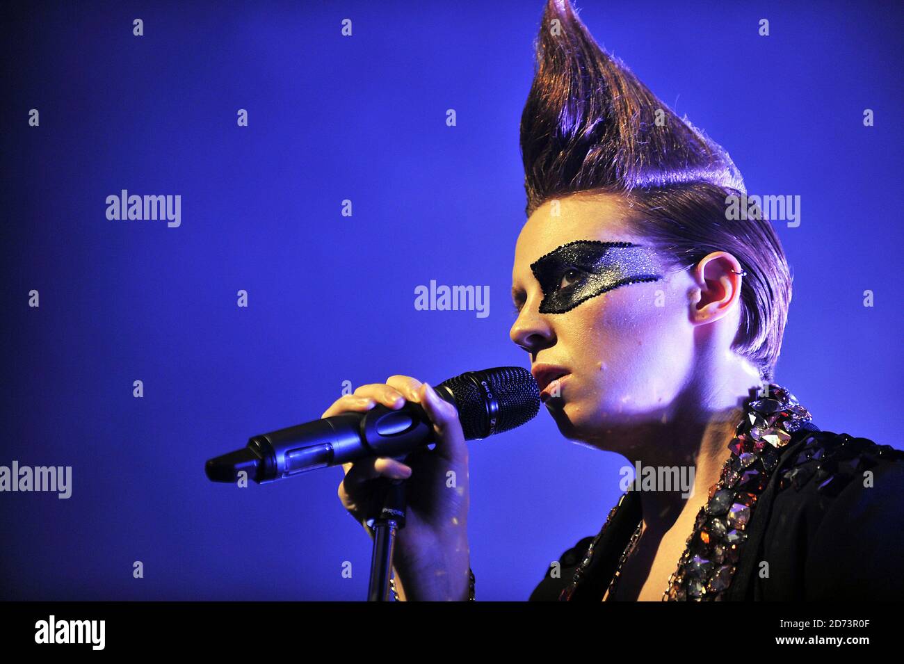 Elly Jackson of La Roux performs live at Shepherds Bush Empire in ...