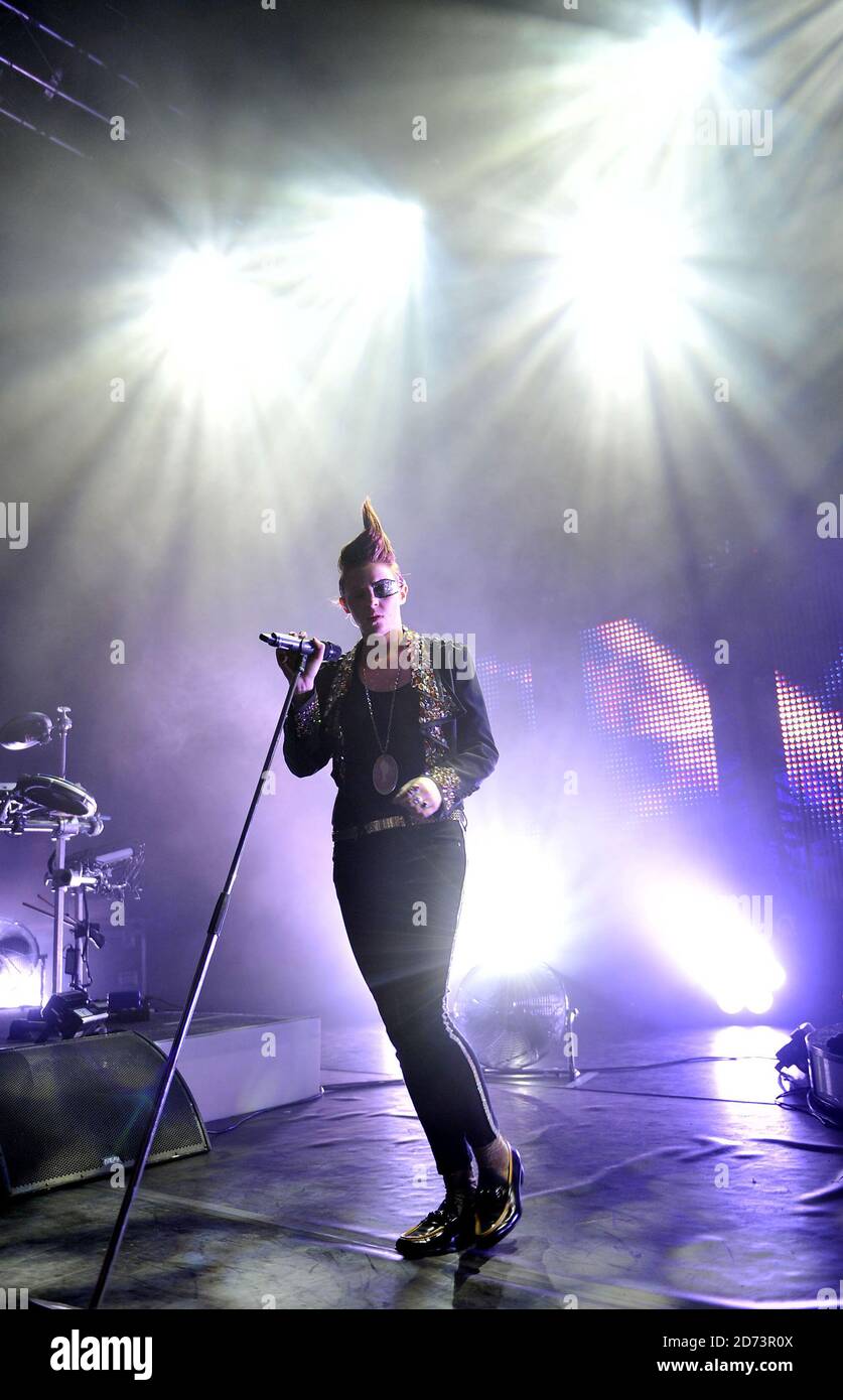 Elly Jackson of La Roux performs live at Shepherds Bush Empire in ...