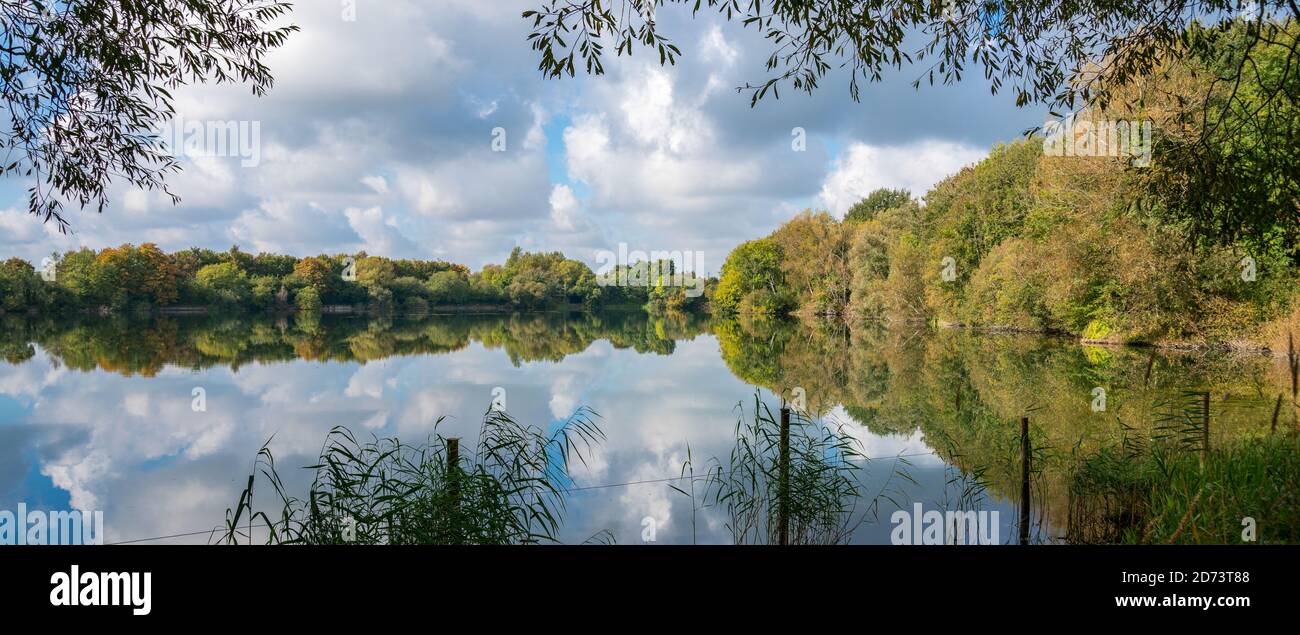Lake at Neigh Bridge Country Park, The Cotswolds, Gloucestershire ...