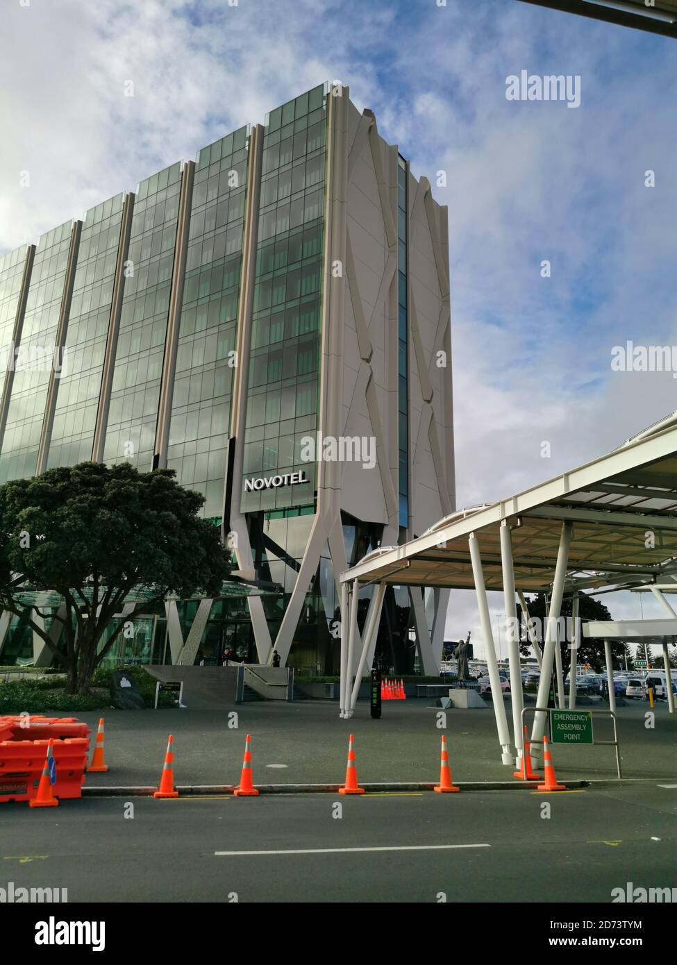 Novotel hotel symbol hi-res stock photography and images - Alamy