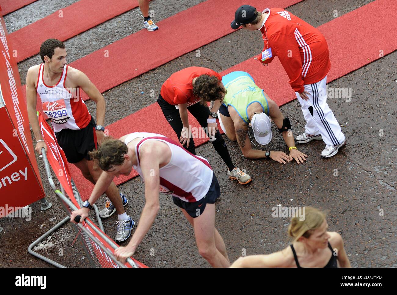 London marathon 2010 finish hi-res stock photography and images - Alamy