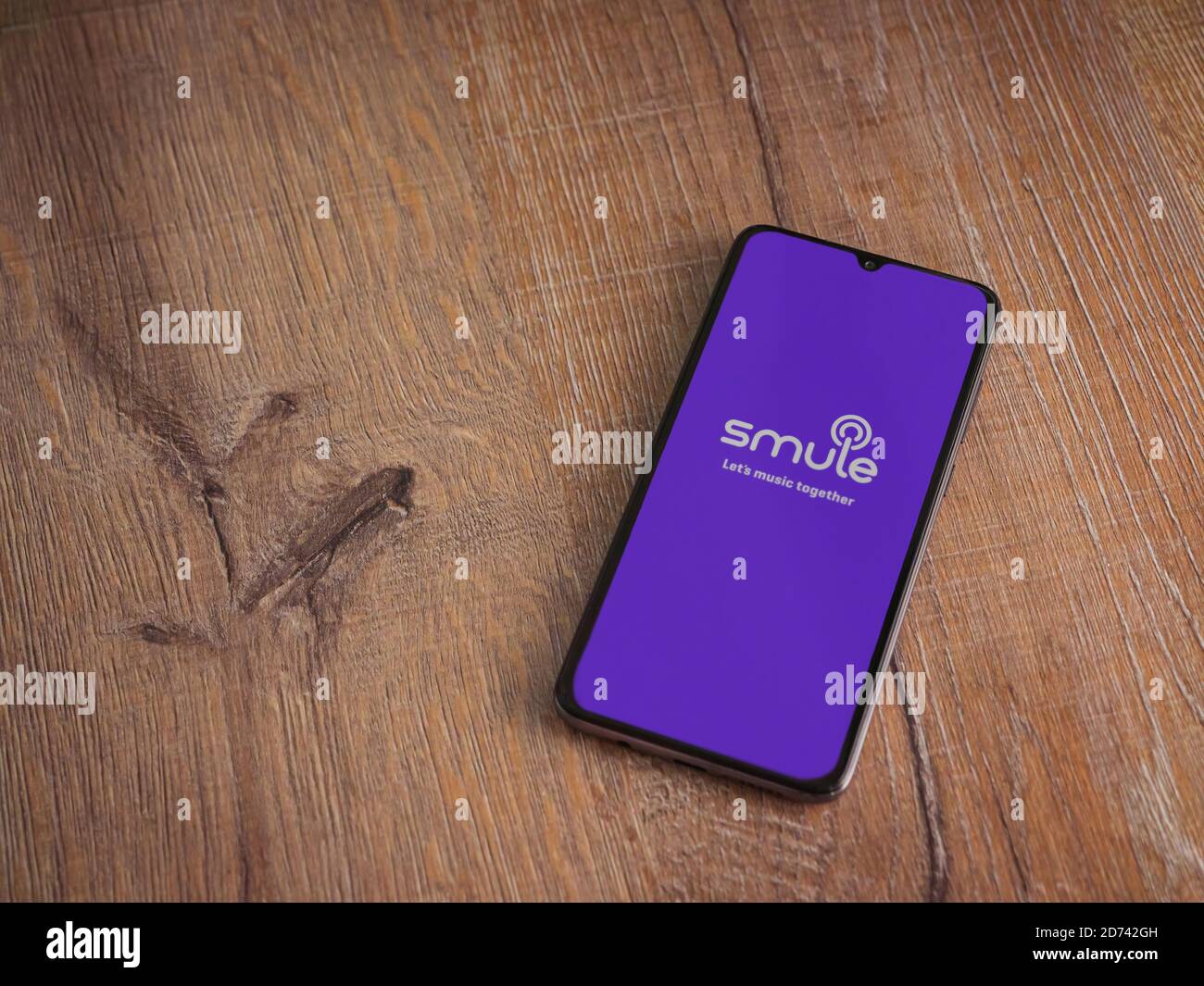 Lod, Israel - July 8, 2020: Smule app launch screen with logo on the ...