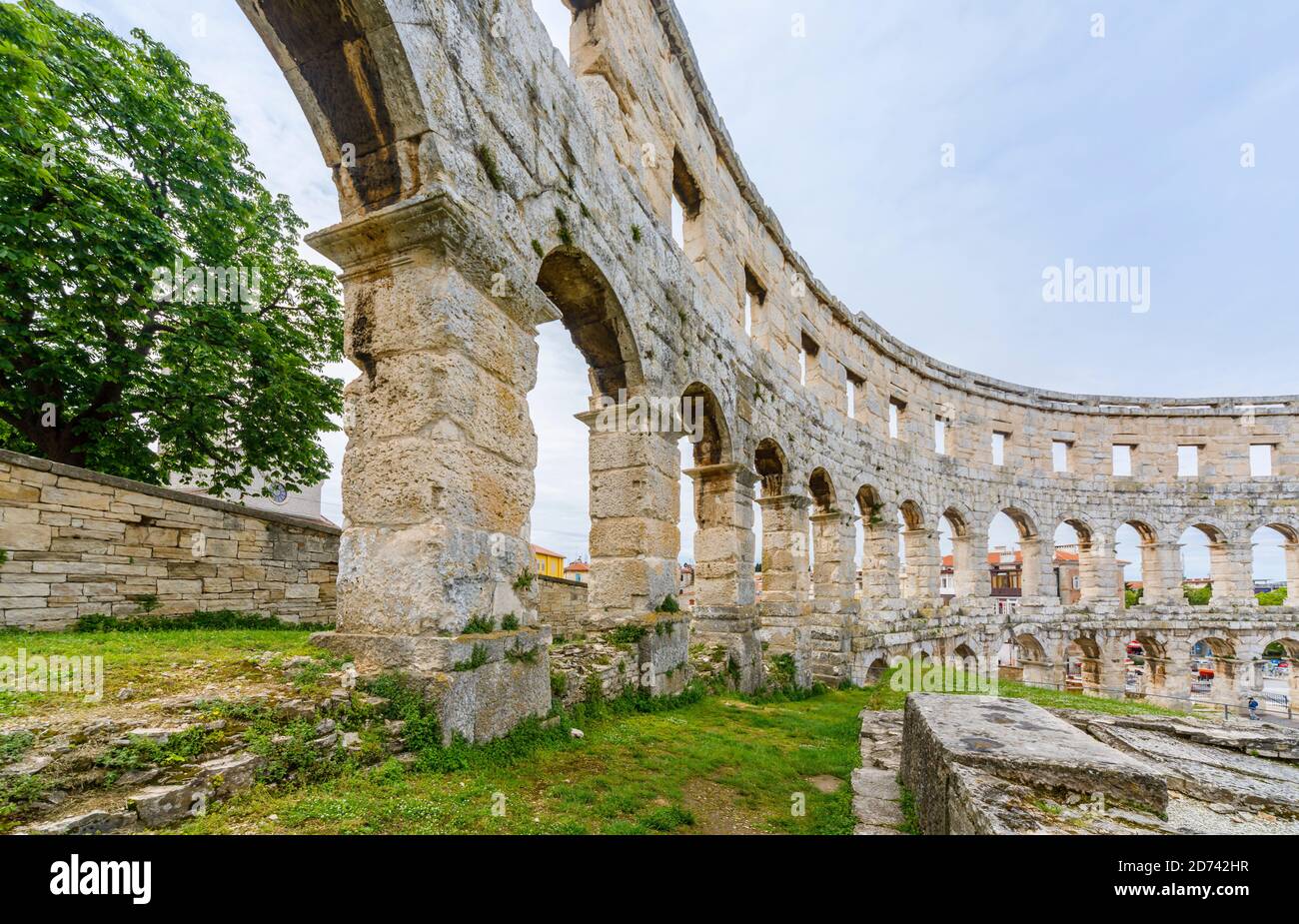 Details of arches and pillars in the exterior walls of the iconic ...