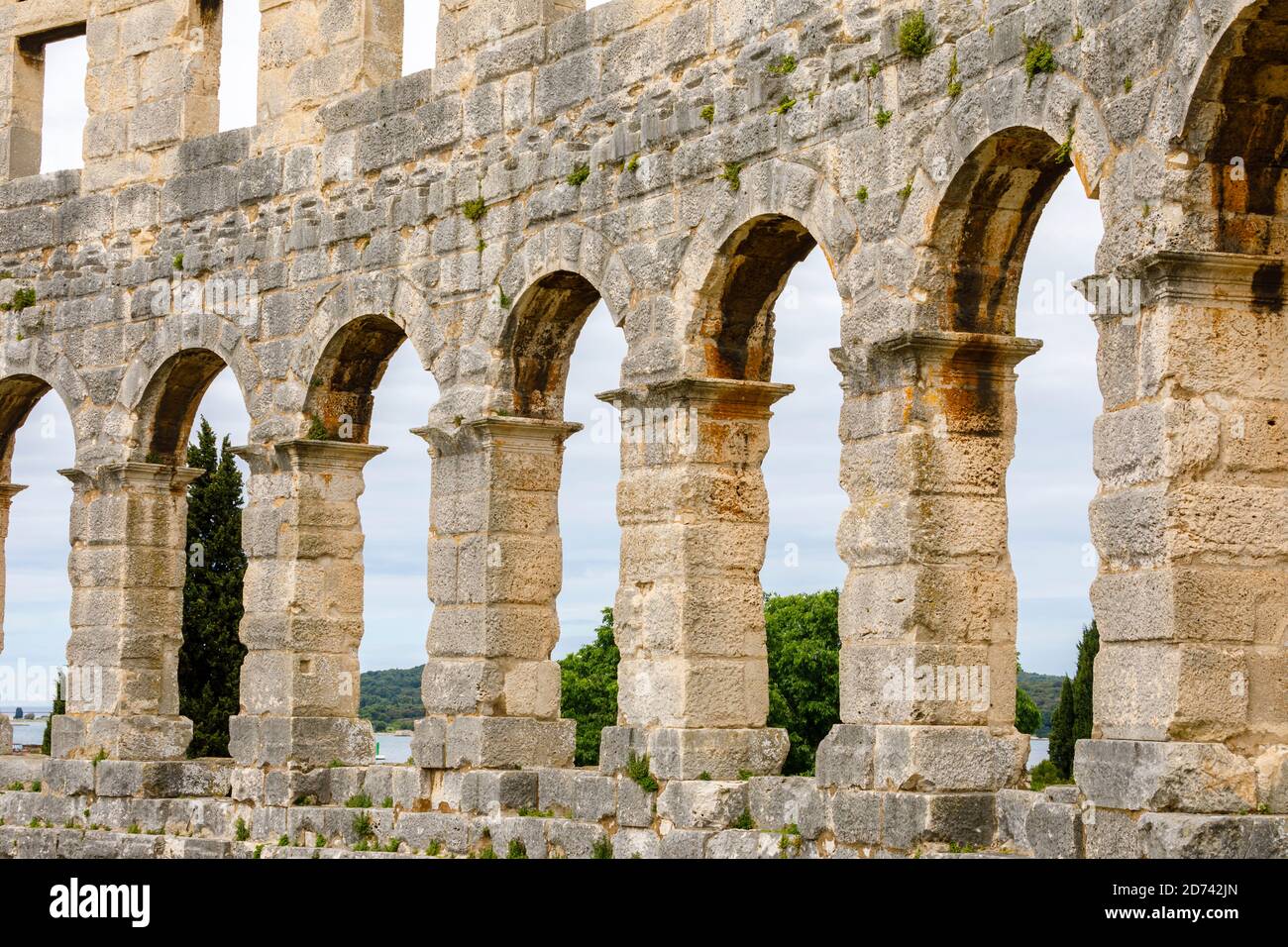 Details of arches and pillars in the exterior walls of the iconic ...