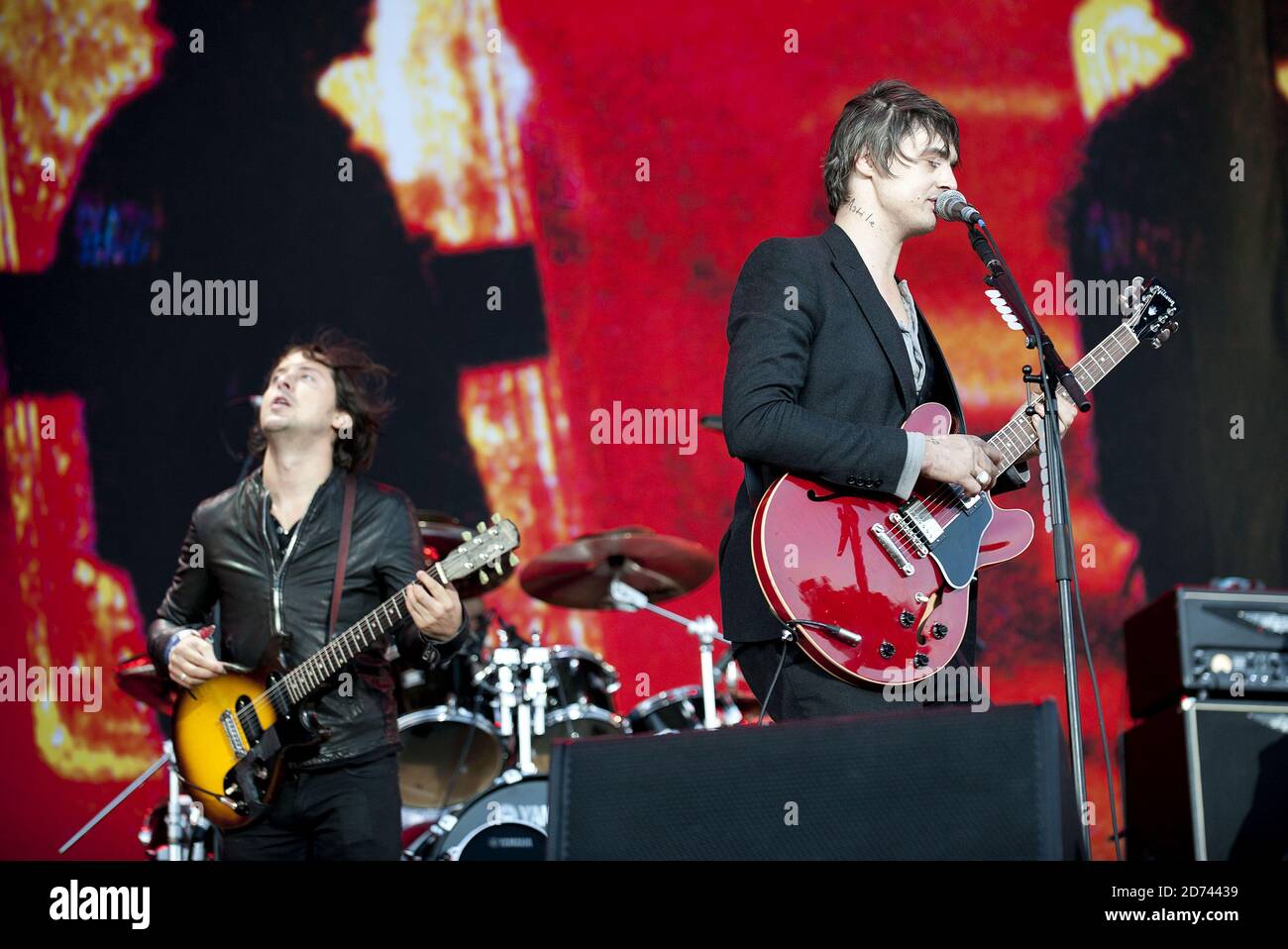 Carl Barat and Pete Doherty of The Libertines performing at the Leeds ...
