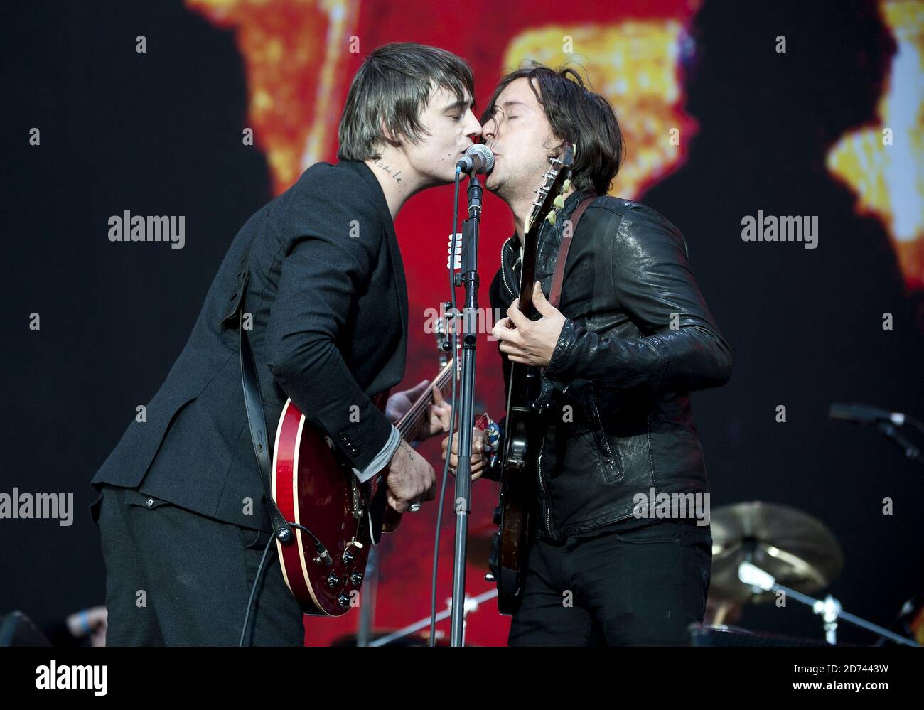 Carl Barat and Pete Doherty of The Libertines performing at the Leeds ...