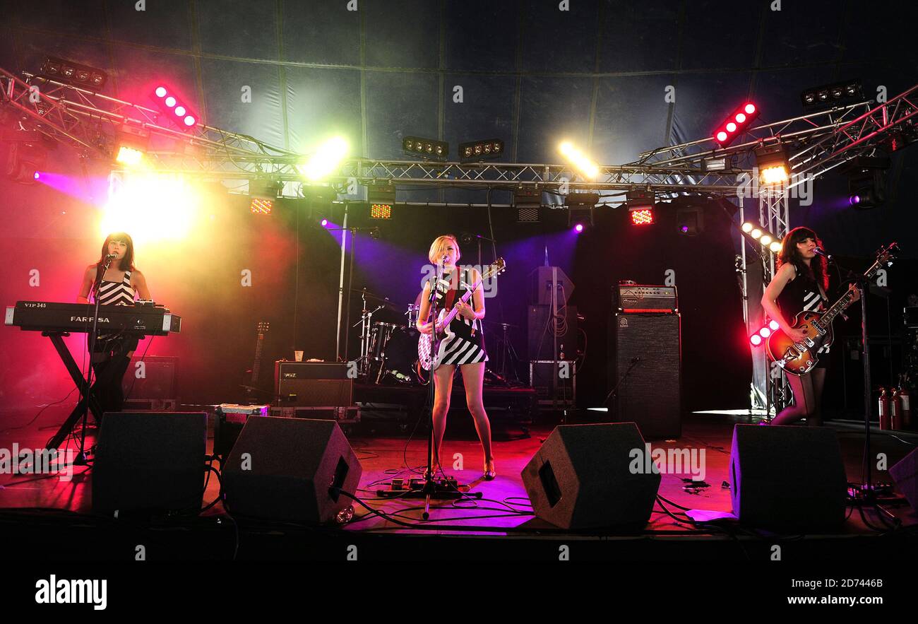 Elizabeth Berg of The Like performing on the second day of the Leeds ...