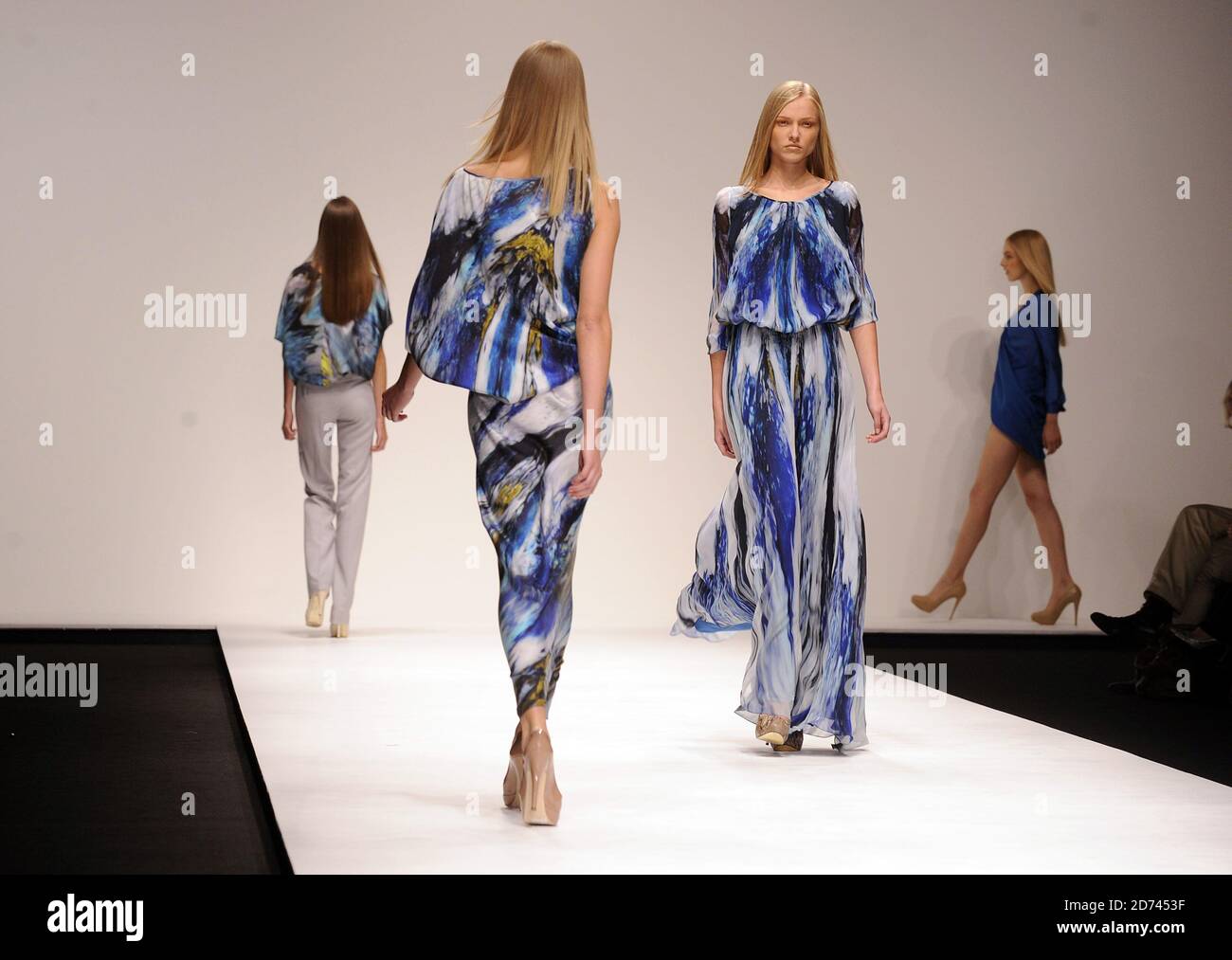 Full Length Model Catwalk Runway High Resolution Stock Photography and ...