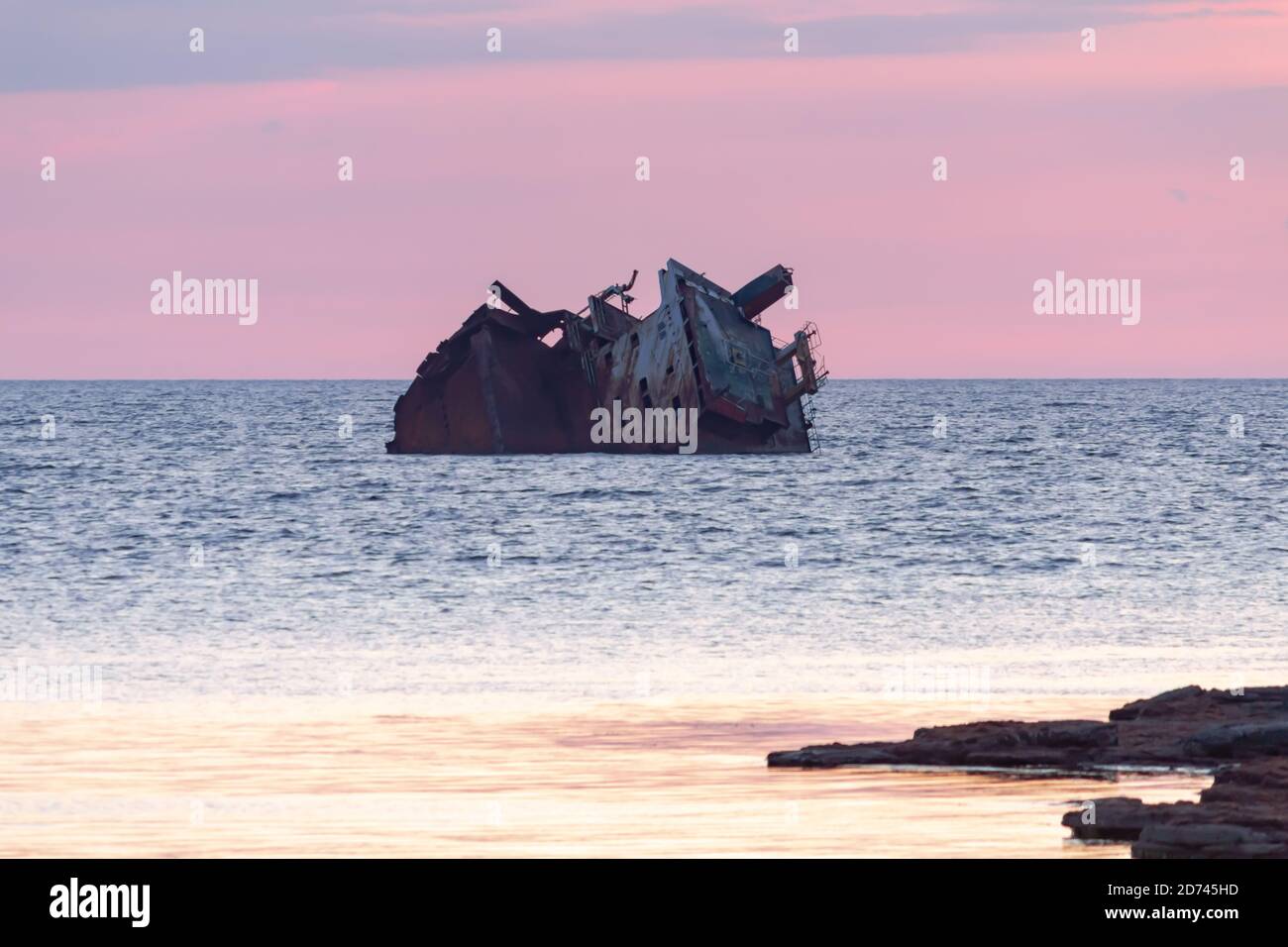 Sinking cargo ship hi-res stock photography and images - Alamy