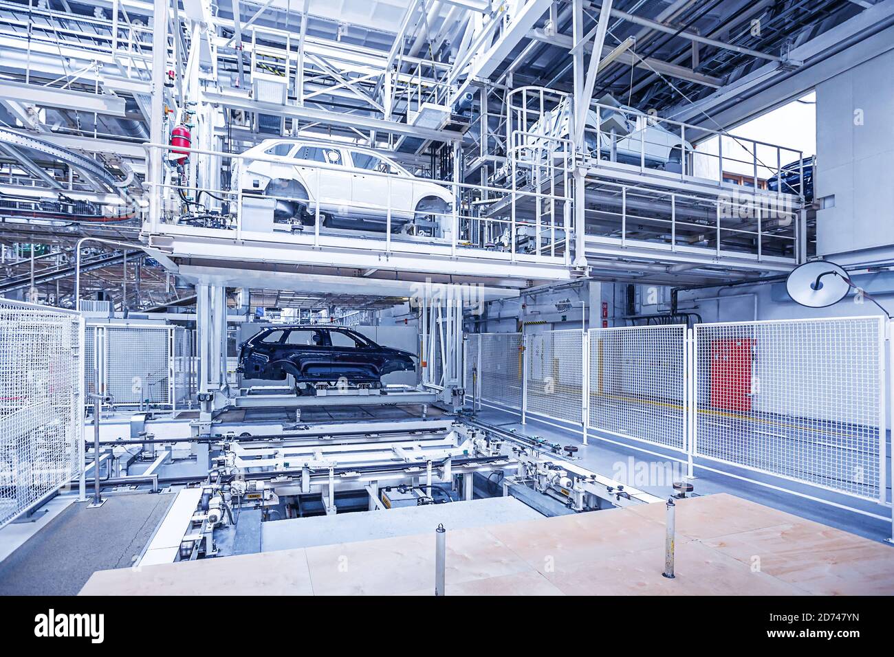 Cars conveyor hi-res stock photography and images - Alamy
