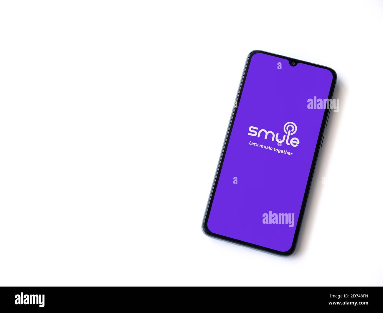 Lod, Israel - July 8, 2020: Smule app launch screen with logo on the ... Lod, Israel - July 8, 2020: Smule app launch screen with logo on the ...