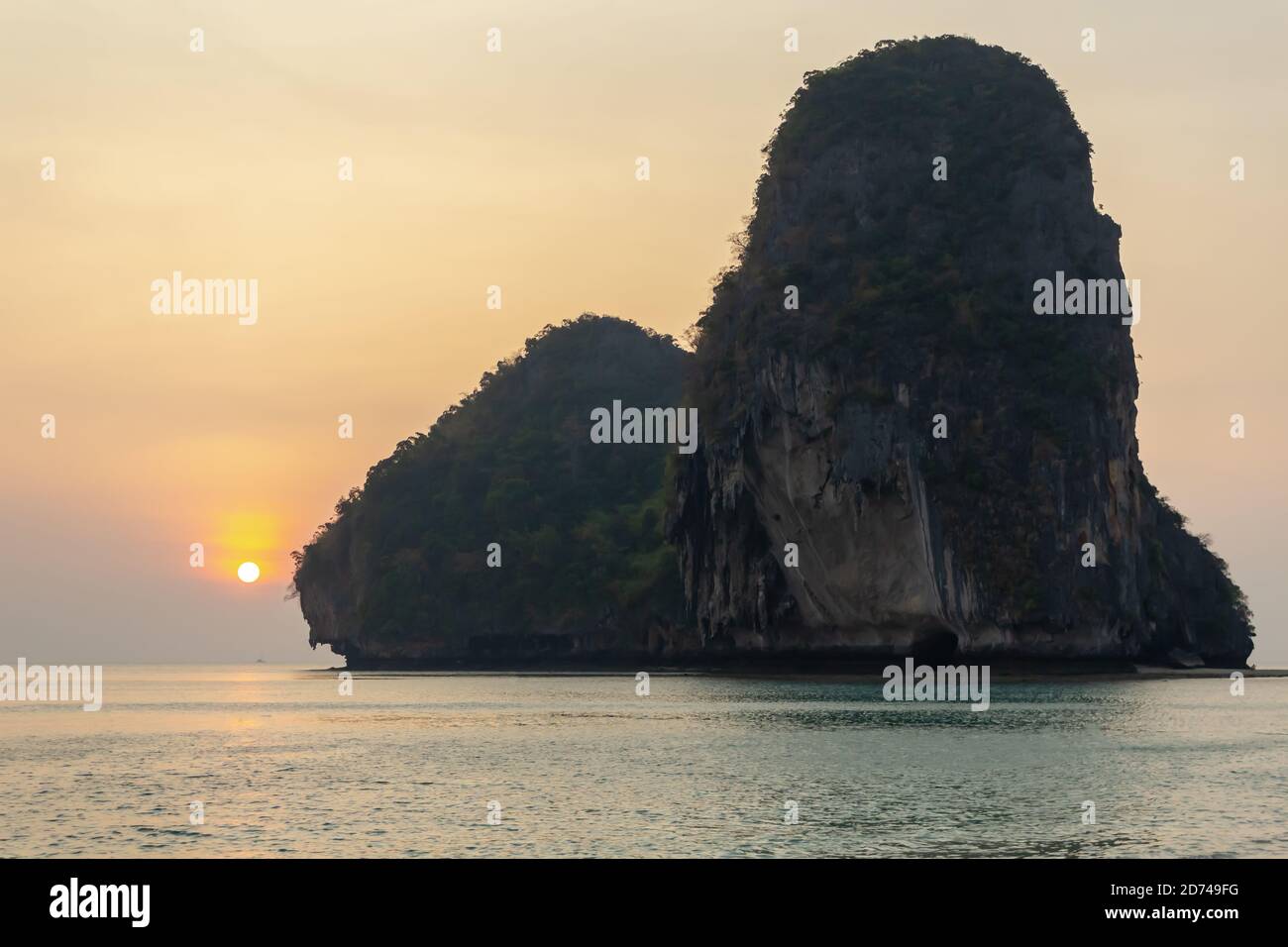 Beautiful sunset sea mountain hi-res stock photography and images - Alamy