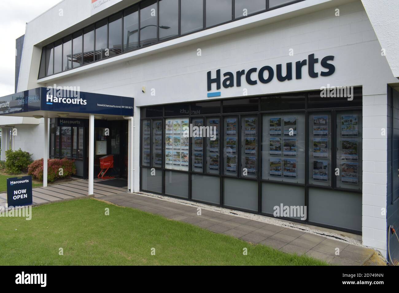 Auckland real estate sign hi-res stock photography and images - Alamy