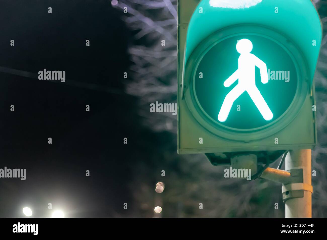 Pedestrian stop sign traffic light hi-res stock photography and images ...