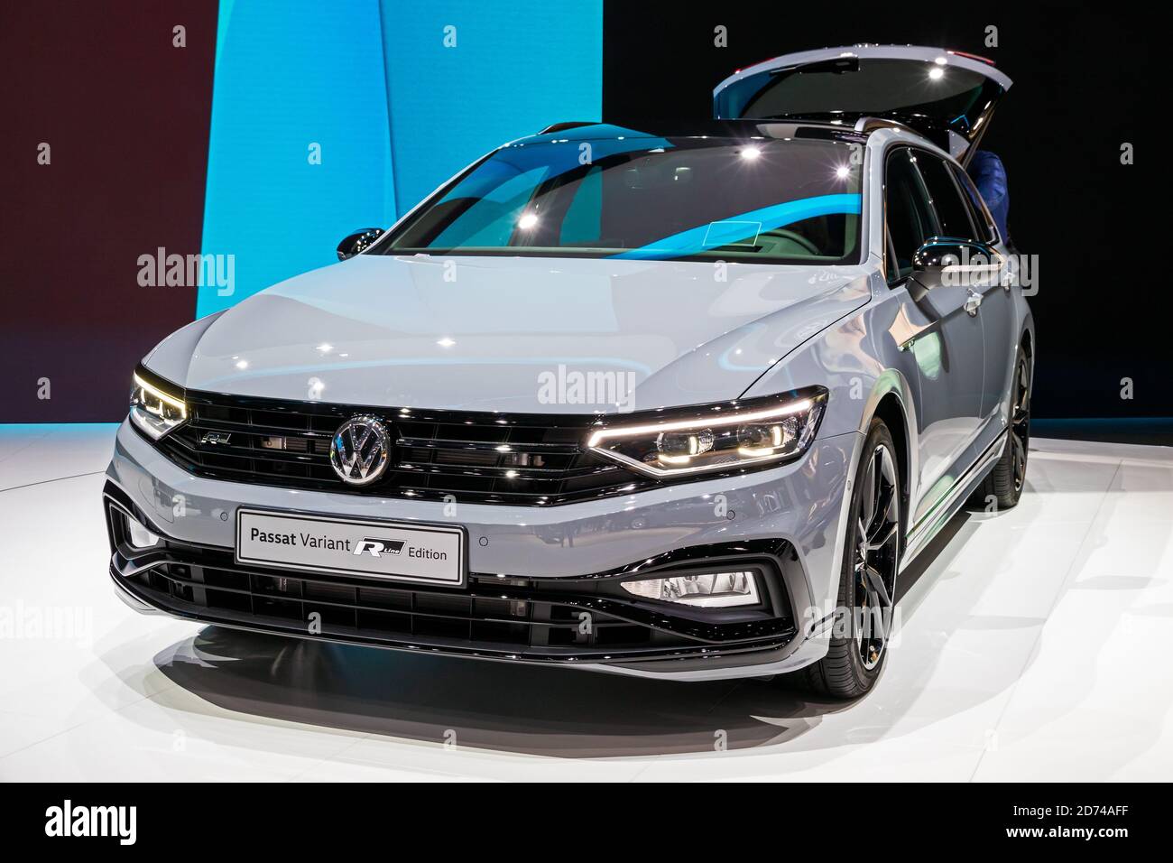 R line edition hi-res stock photography and images - Alamy