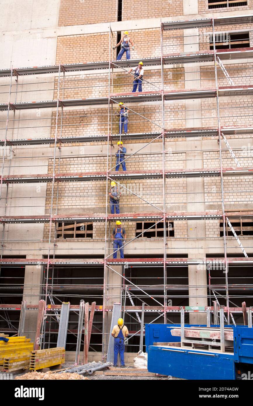 Construction site scaffolders hi-res stock photography and images - Alamy