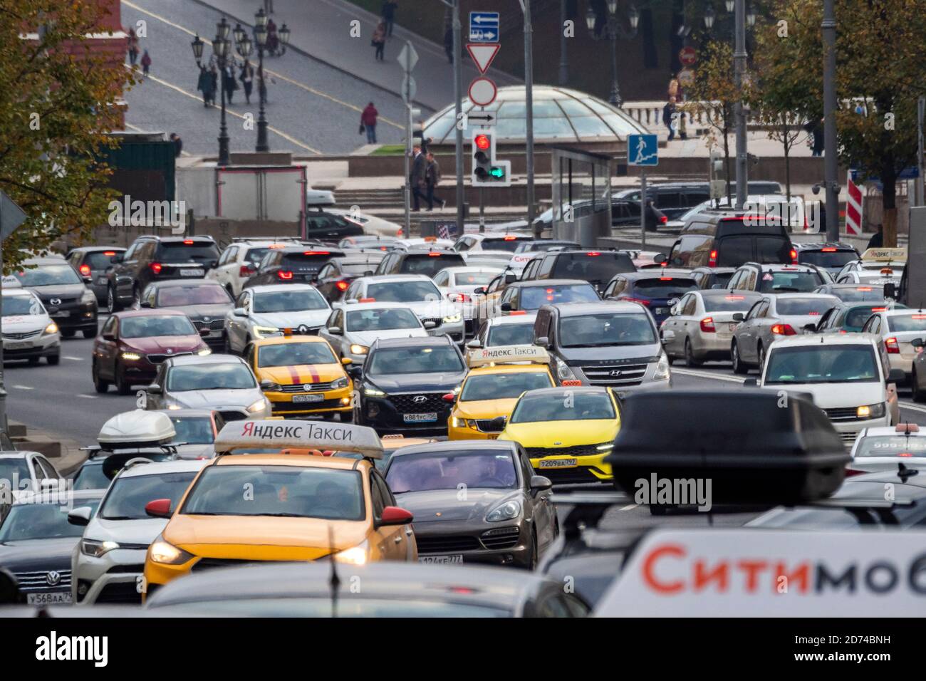 Cars in Moscow, Russia Stock Photo - Alamy