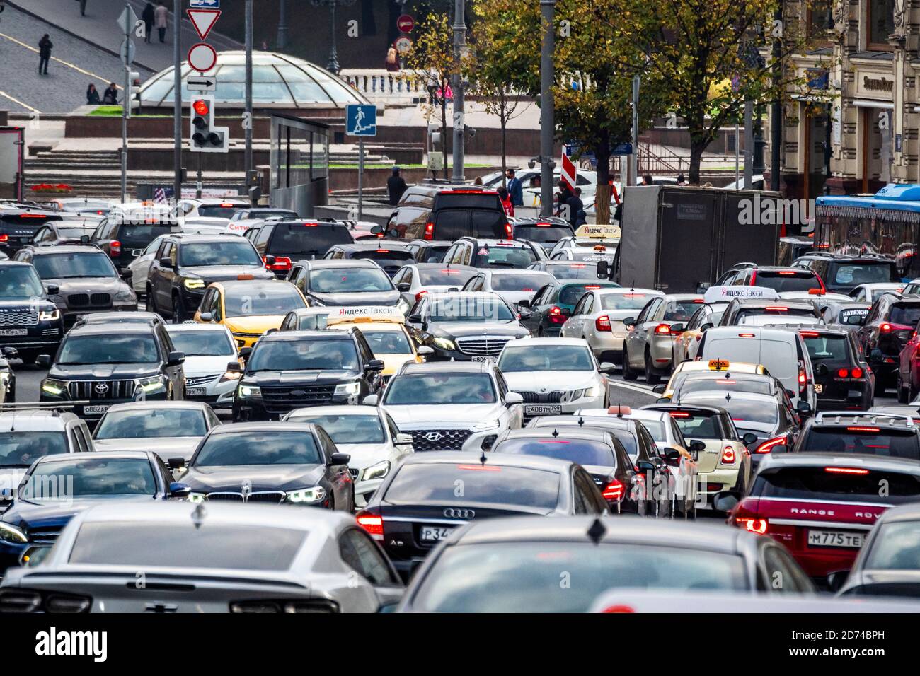 Cars in Moscow, Russia Stock Photo - Alamy