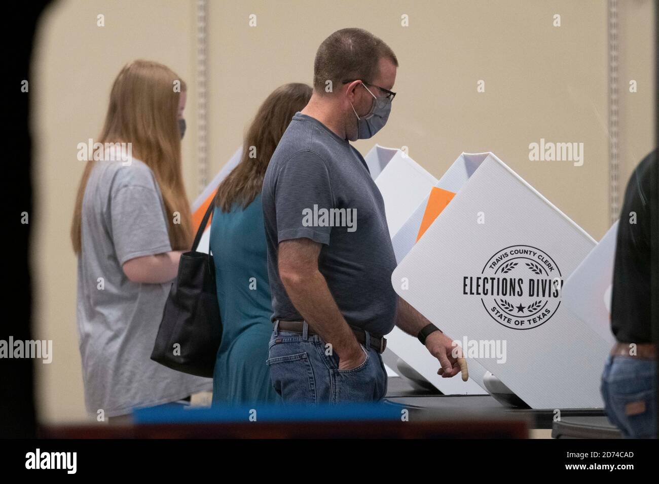Voting stations hi-res stock photography and images - Alamy