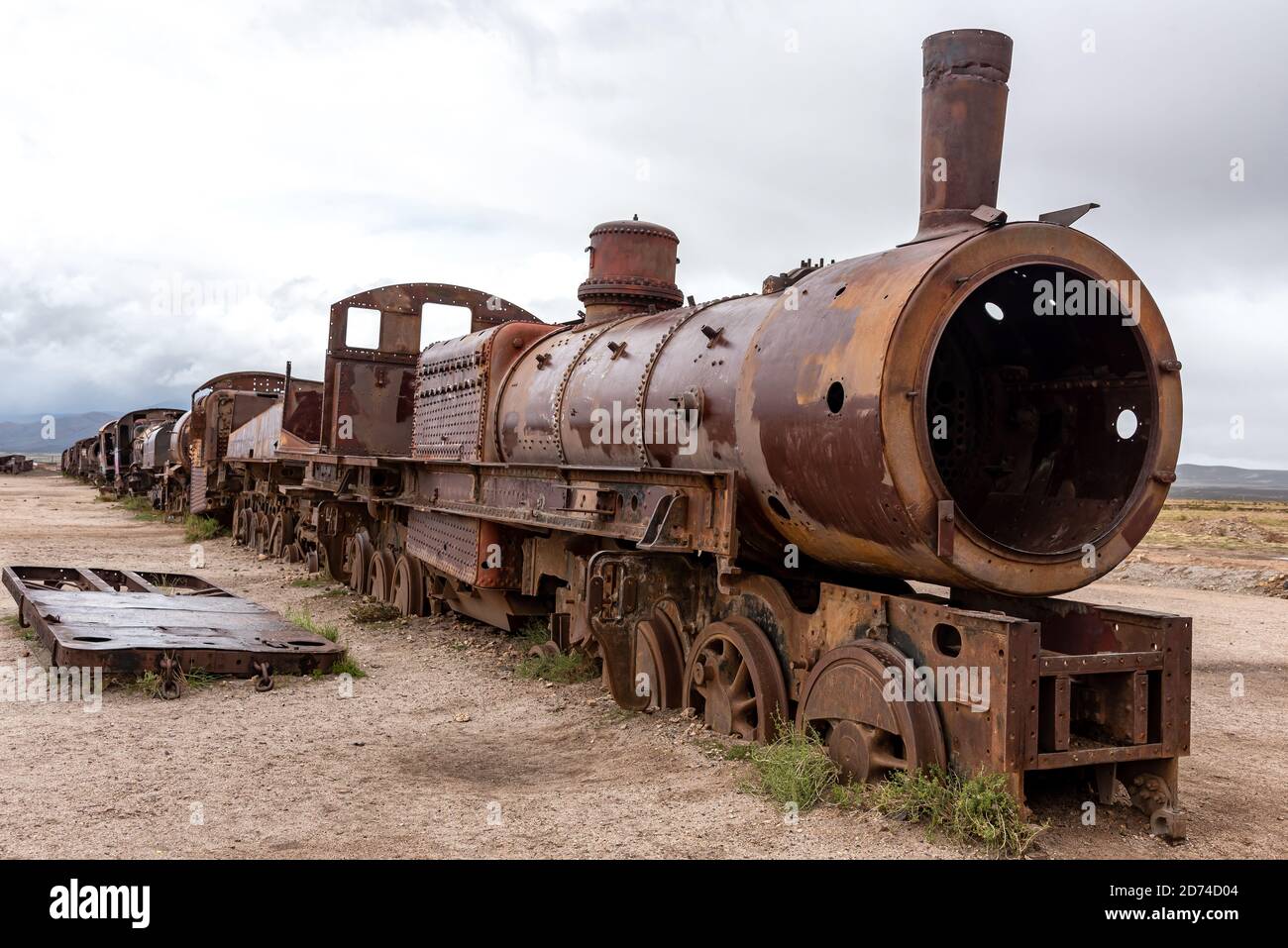 Old rusty locomotive abandoned in a train cemetery. Uyuni, Bolivia ...