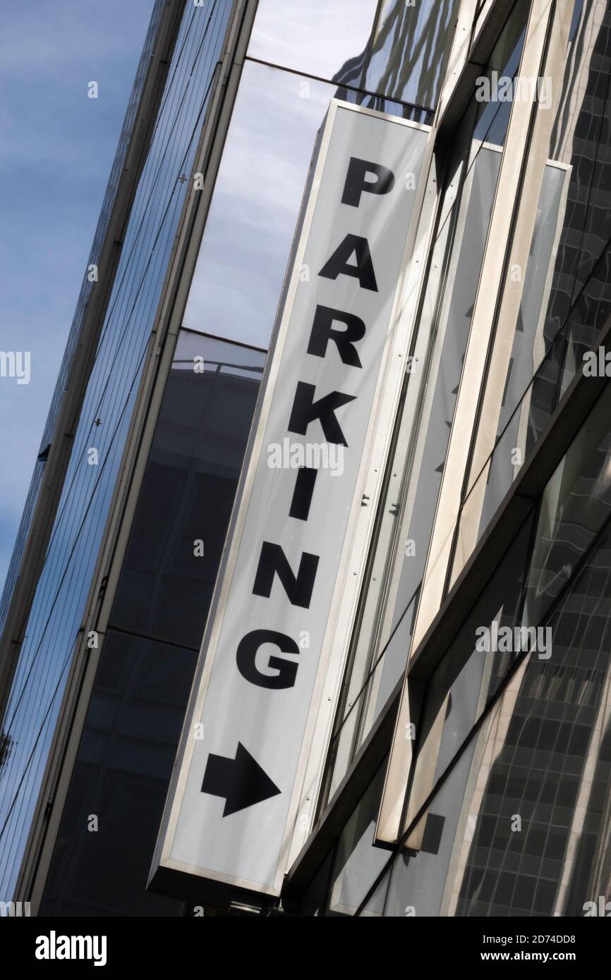 Parking Sign in New York City Stock Photo - Alamy
