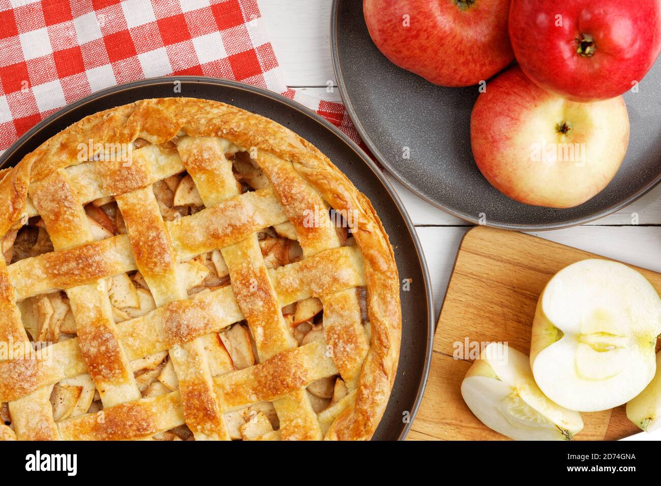 Homemade apple pie with lattice on white wooden table. Top view Stock ...