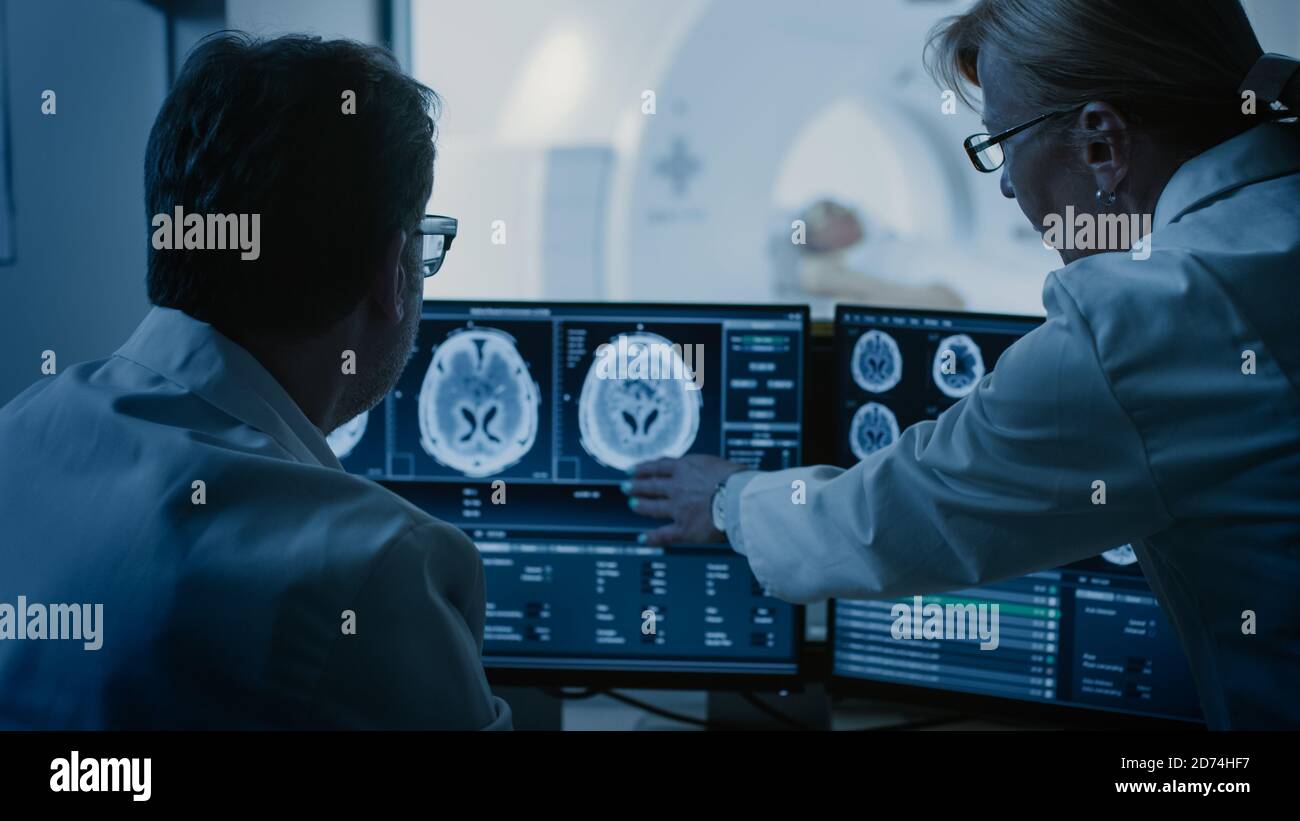 Radiologist mri scans hi-res stock photography and images - Alamy