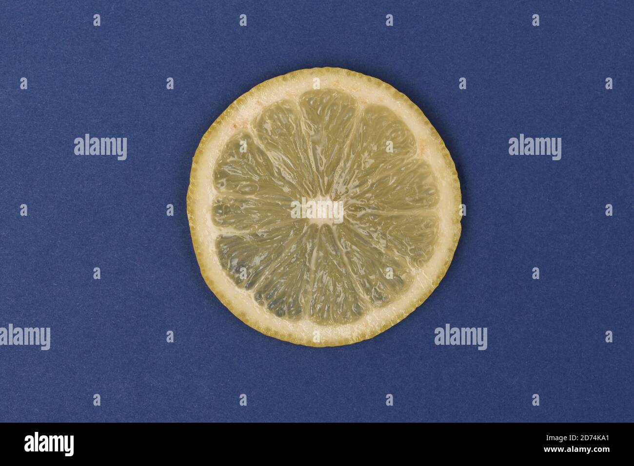 a single slice of lemon Stock Photo - Alamy
