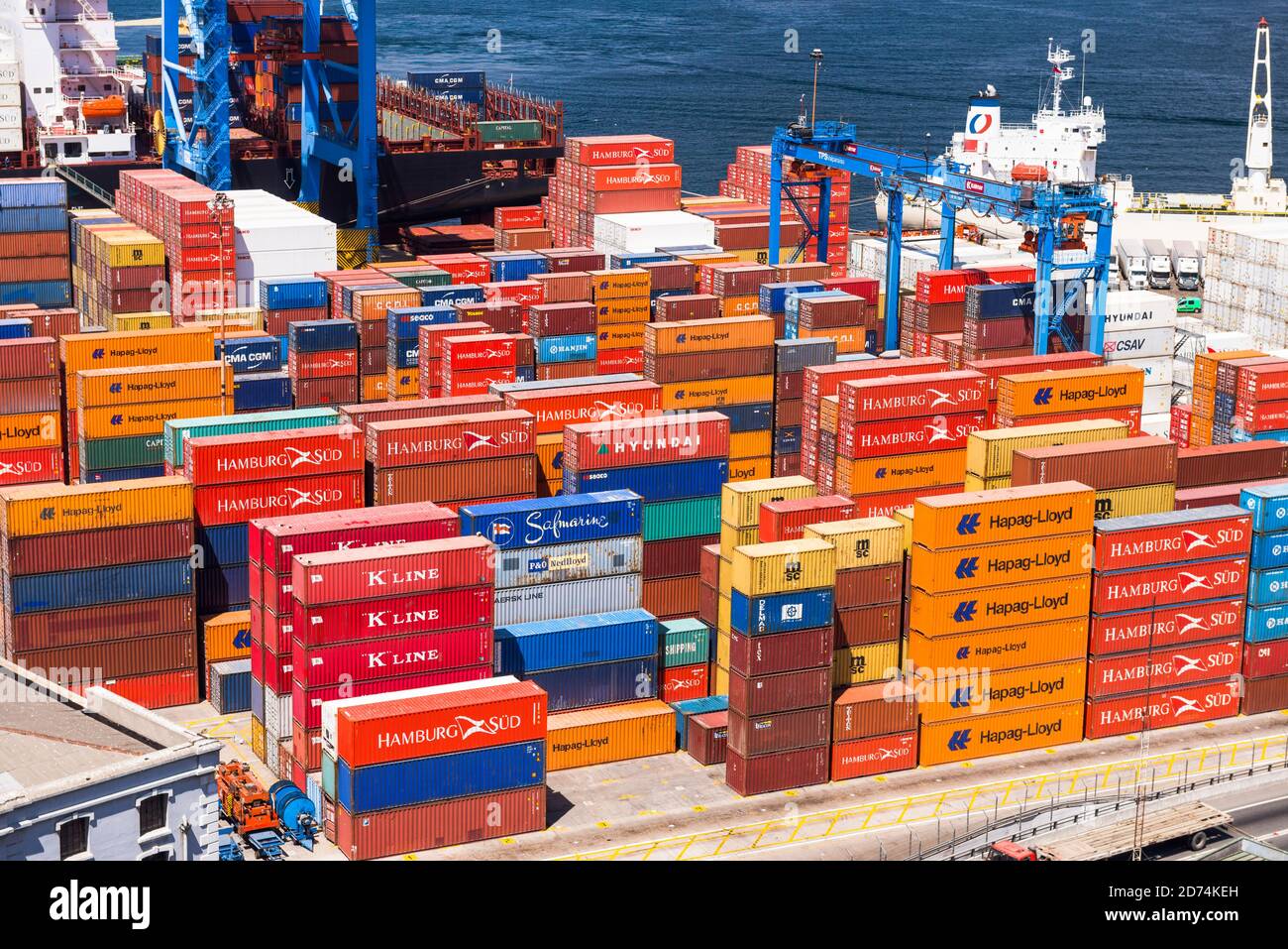 Colourful containers hi-res stock photography and images - Alamy