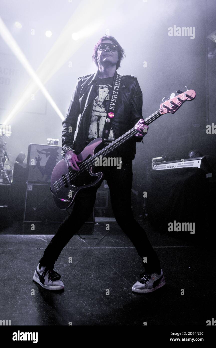 Nicky wire hi-res stock photography and images - Alamy