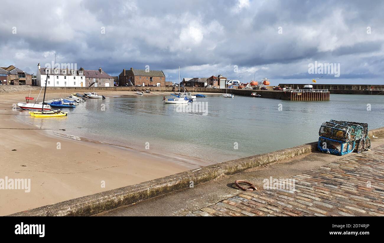 Stonehaven fishing village hi-res stock photography and images - Alamy