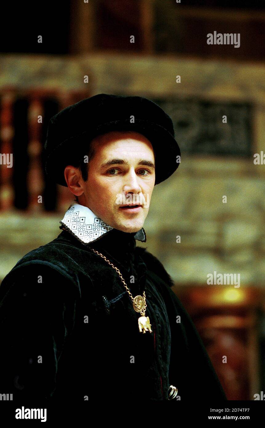 Mark Rylance (Hamlet) in HAMLET by Shakespeare at Shakespeare's Globe ...