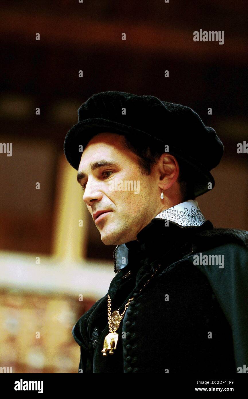 Mark Rylance (Hamlet) in HAMLET by Shakespeare at Shakespeare's Globe ...