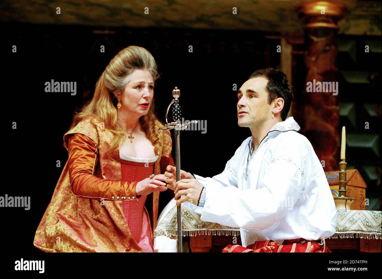 Joanna McCallum (Gertrude), Mark Rylance (Hamlet) in HAMLET by ...