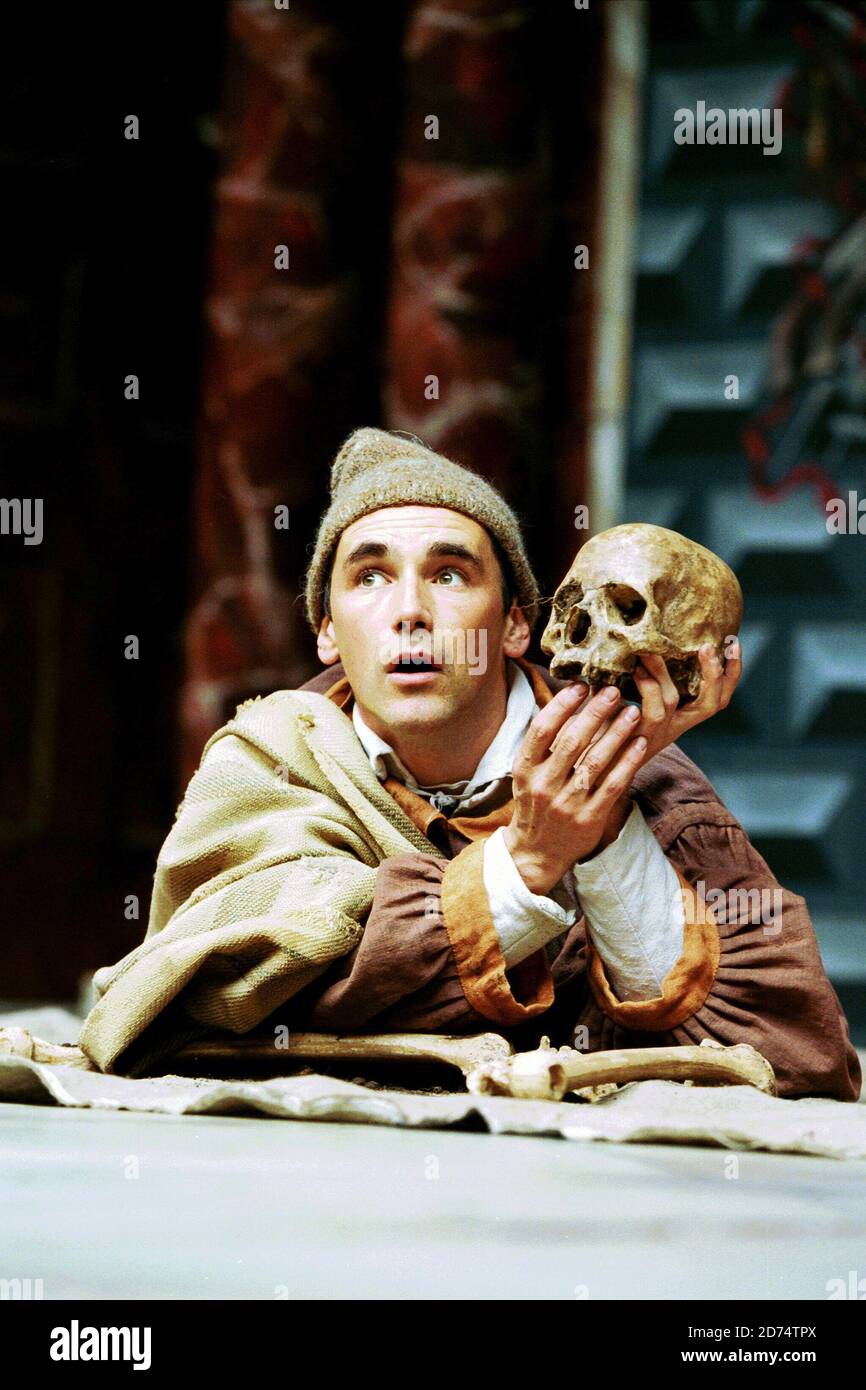 William shakespeare skull hi-res stock photography and images - Alamy