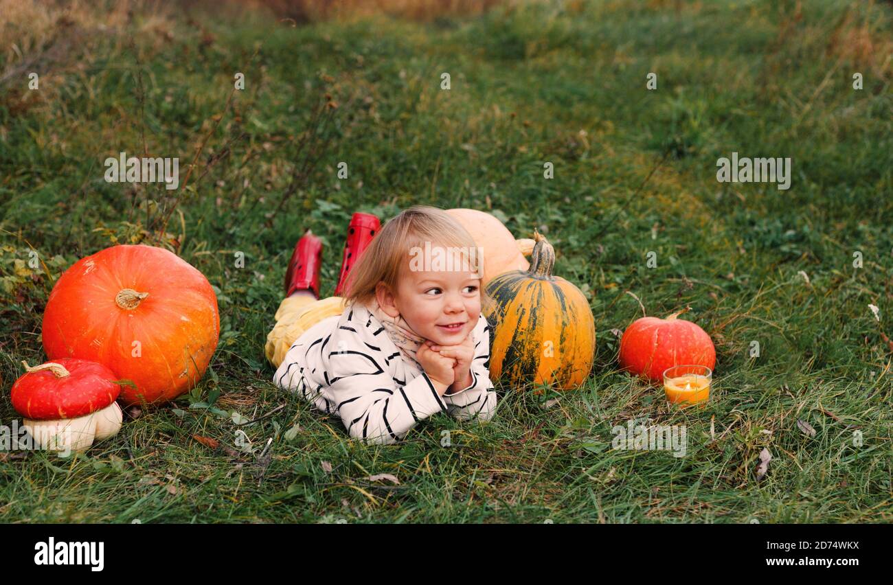 A brooding little child rests on his arms and looks into the distance ...