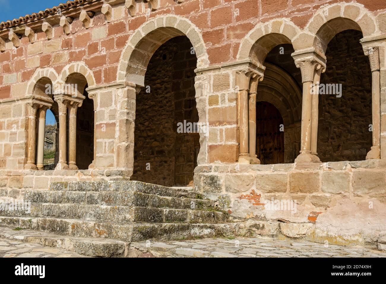 Eaves column hi-res stock photography and images - Alamy