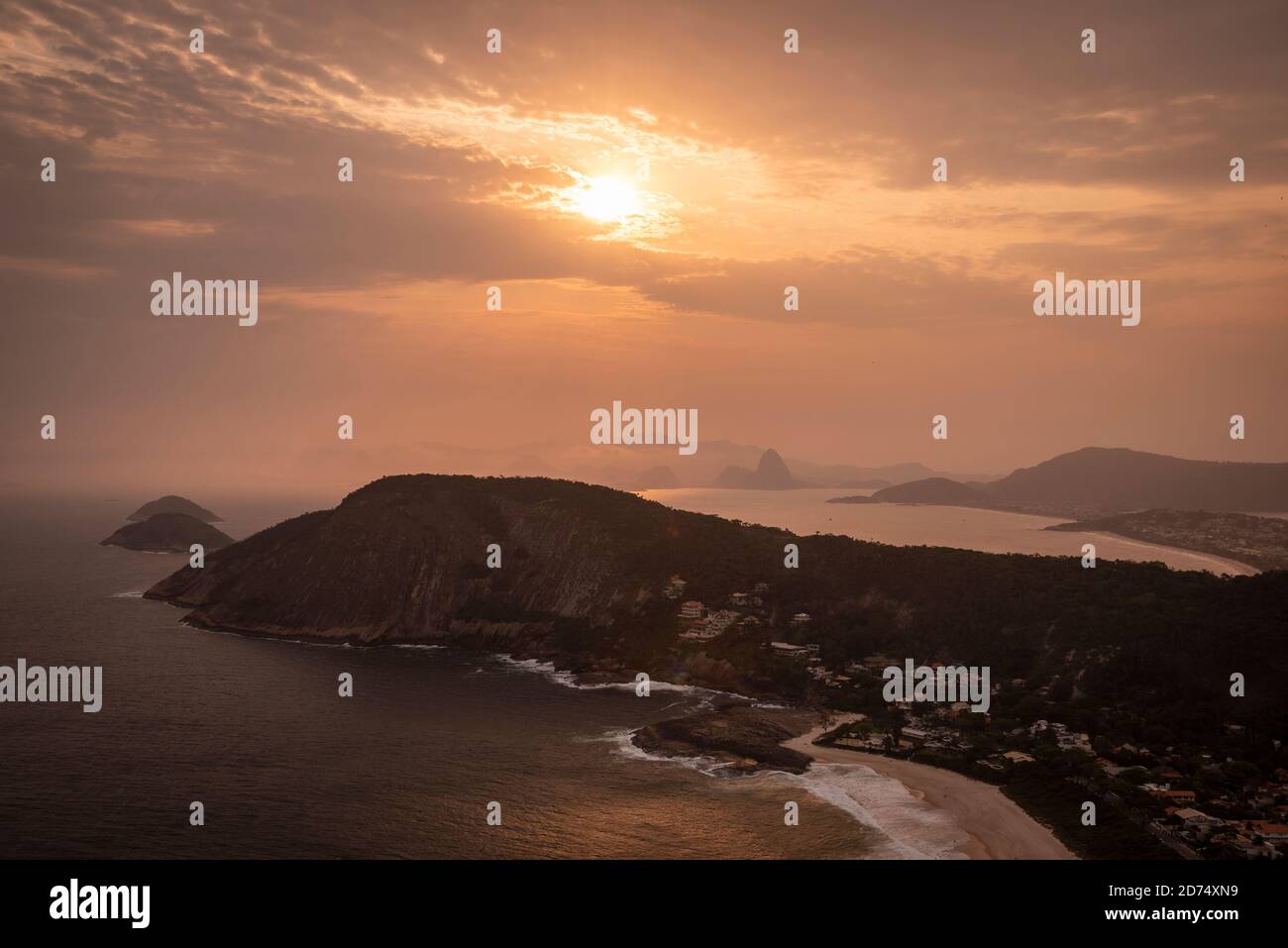 Praia de itacoatiara hi-res stock photography and images - Alamy