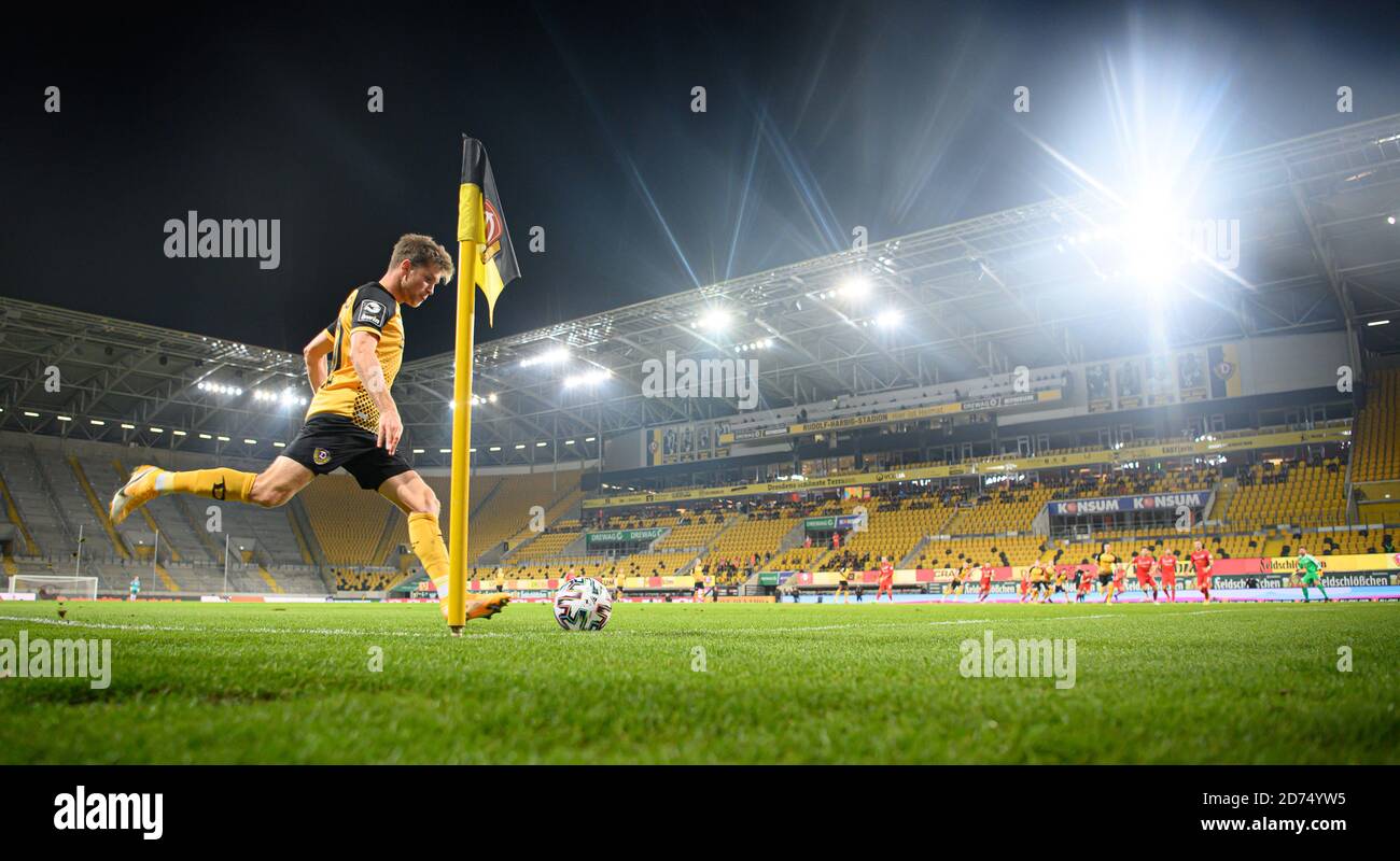 Dresden, Germany. 20th Oct, 2020. Football: 3rd division, SG Dynamo ...