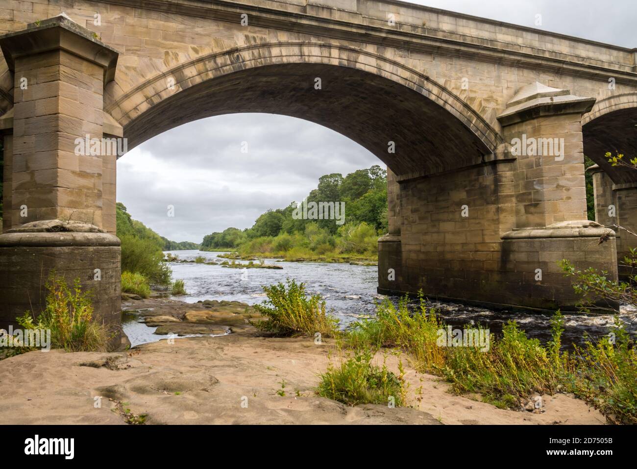 Bywell stone bridge hi-res stock photography and images - Alamy