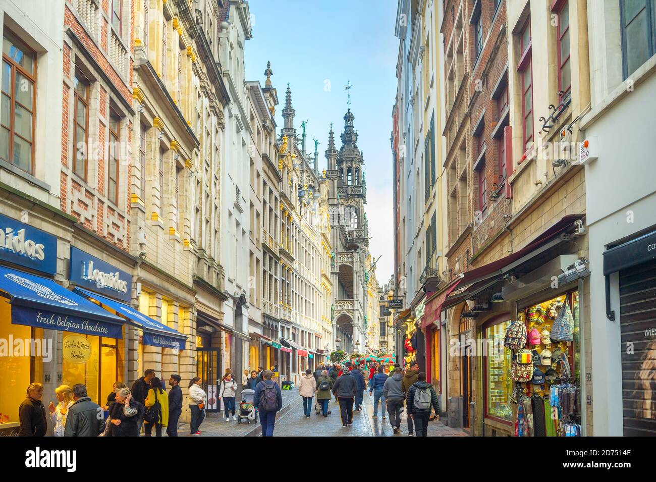 BRUSSELS, BELGIUM - OCTOBER 06, 2019: Crowd of people walking by Old ...