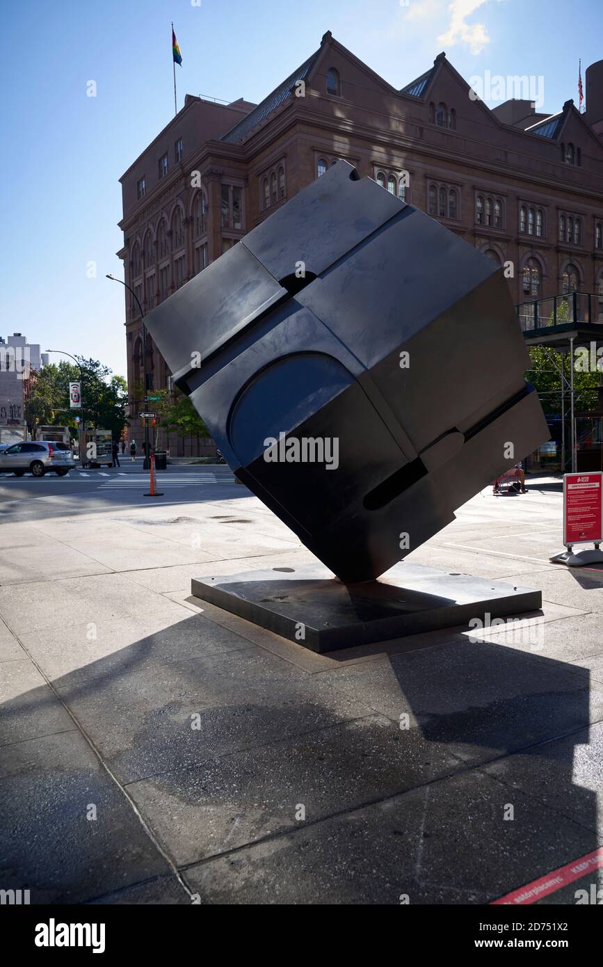 Cube Sculpture High Resolution Stock Photography and Images - Alamy
