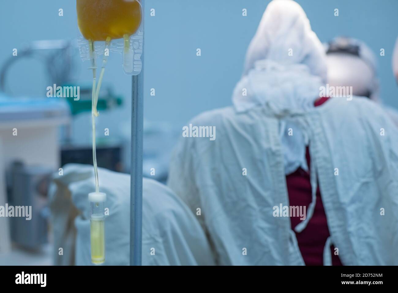 Intravenous drip surgeon hi-res stock photography and images - Alamy