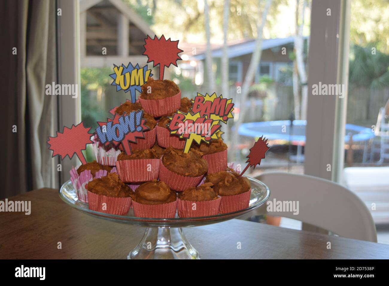 Cupcake pyramid hi-res stock photography and images - Alamy
