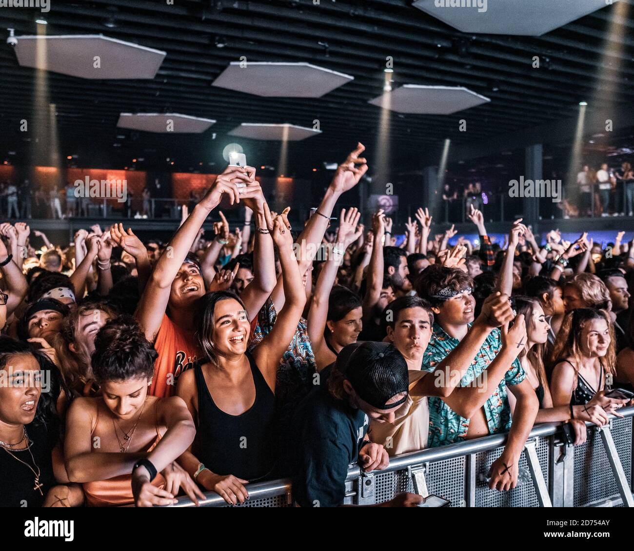 Edm crowd hi-res stock photography and images - Alamy