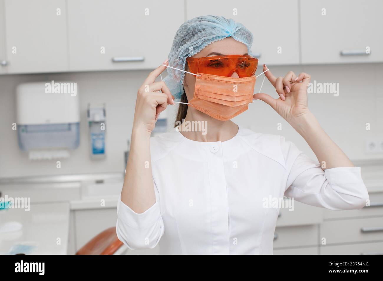 Female doctor wearing medical hi-res stock photography and images - Alamy