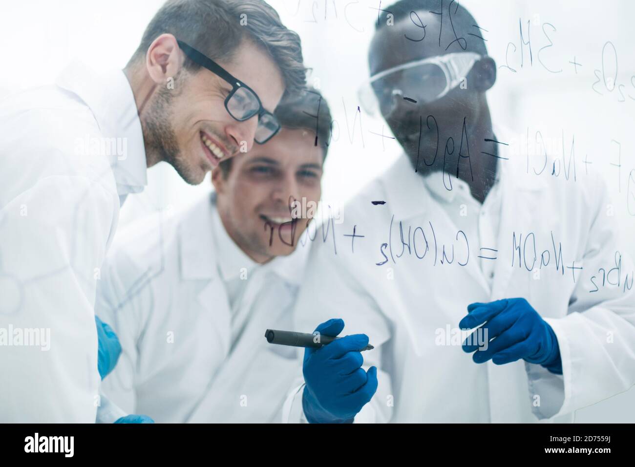 Scientists talking hi-res stock photography and images - Alamy