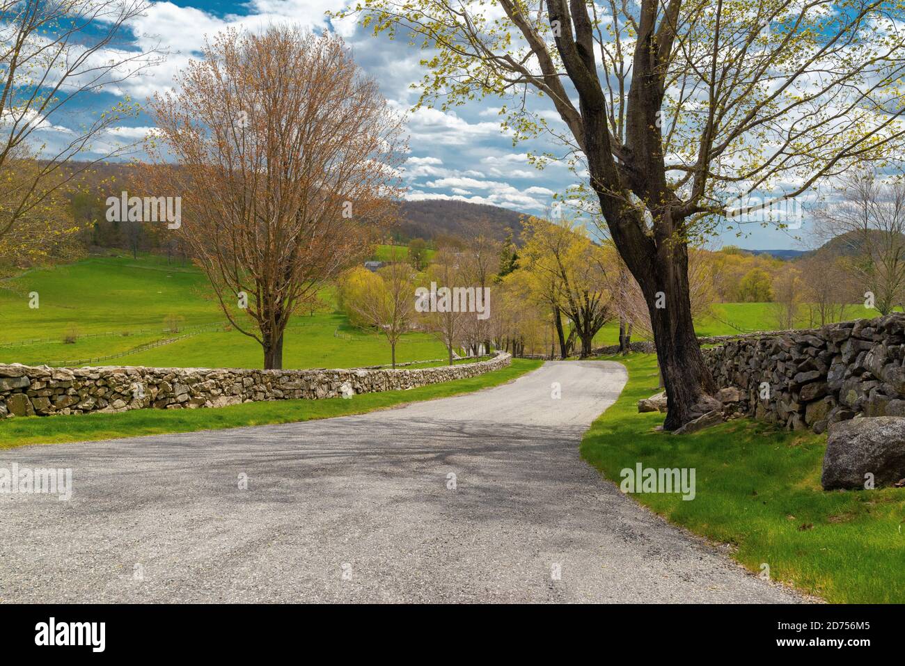 Windy road hi-res stock photography and images - Alamy