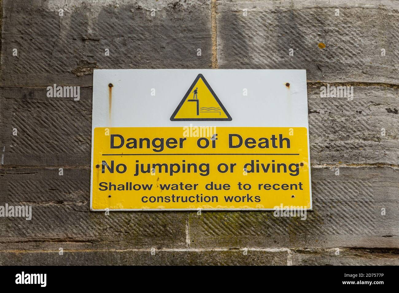 Warning sign no jumping diving hi-res stock photography and images - Alamy