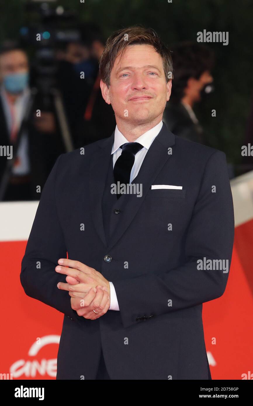 Thomas vinterberg another round hi-res stock photography and images - Alamy